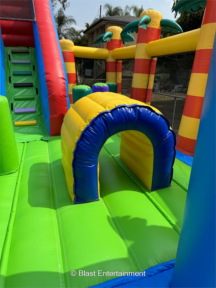 🌴 Oasis 5x7 Combo - Holds 30 Kids! - Jumping Castle Hire in Brisbane ...